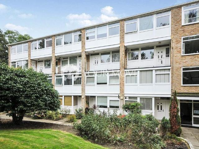 Tarnwood Park, London SE9 3 bed flat to rent £1,750 pcm £404 pw