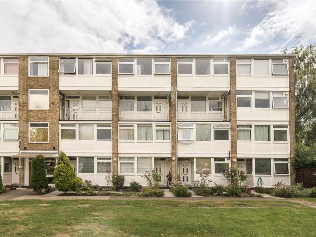 Tarnwood Park, London SE9, 3 bed flat to rent, £2,100 pcm | PrimeLocation
