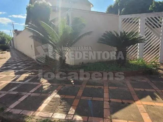 Tarraf II casa com 3 dormitórios, sendo 1 suite, localização privilegiada, rua no meio do bairro