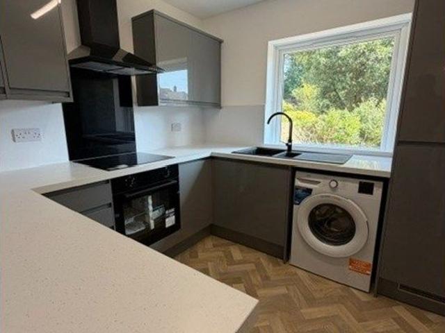 Tarring Gate, Worthing BN14, 2 bed flat to rent, £1,350 pcm | PrimeLocation