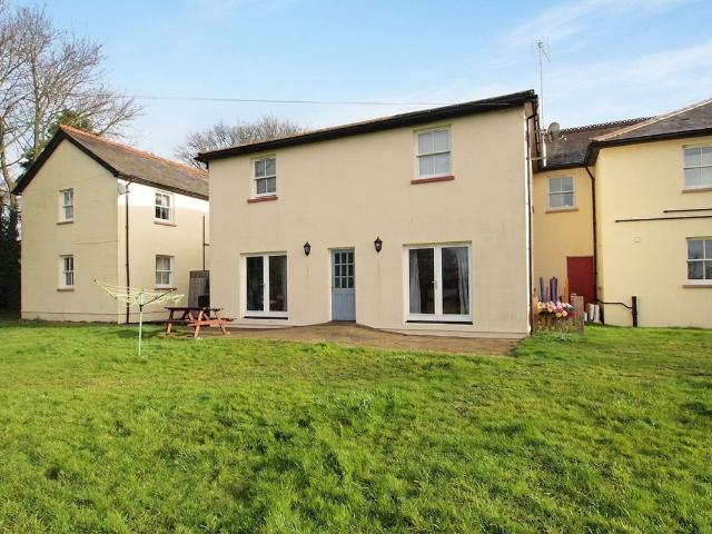 Tattenham Corner Road, Epsom KT18, 2 bed terraced house to rent, £2,150 pcm | PrimeLocation