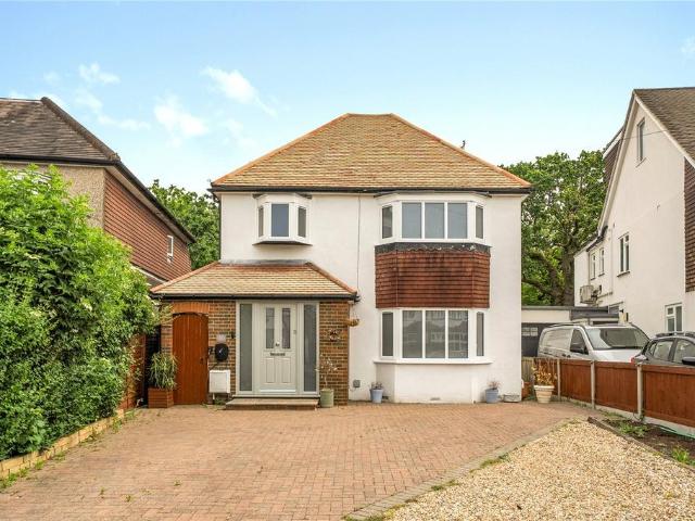 Tattenham Grove, Epsom KT18 3 bed detached house to rent £3,150 pcm £727 pw