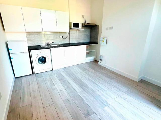 Tatton Road, Sale, M33