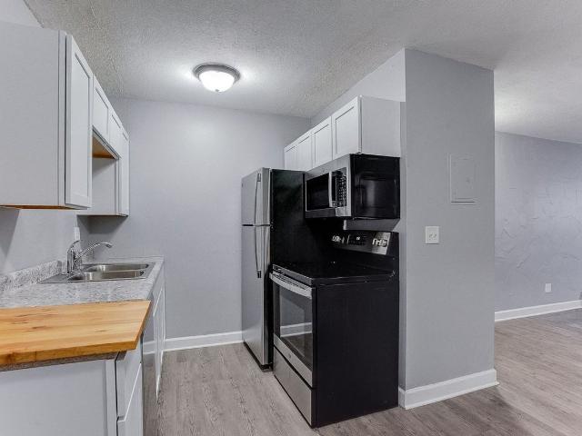 Tatum Twelve 2 Bedroom Apartment for Rent at 748 Tatum St, St. Paul, MN 55104 Hamline Midway