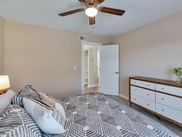 Tatum Place 1 Bedroom Apartment for Rent at 16801 N 49th St, Scottsdale, AZ 85254