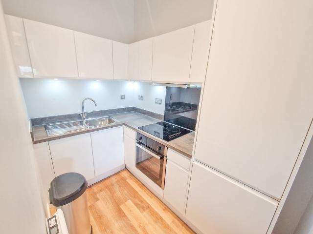 Tate House, 5 7 New York Road, Leeds, West Yorkshire, UK LS2, 1 bed flat to rent, £825 pcm | PrimeLocation