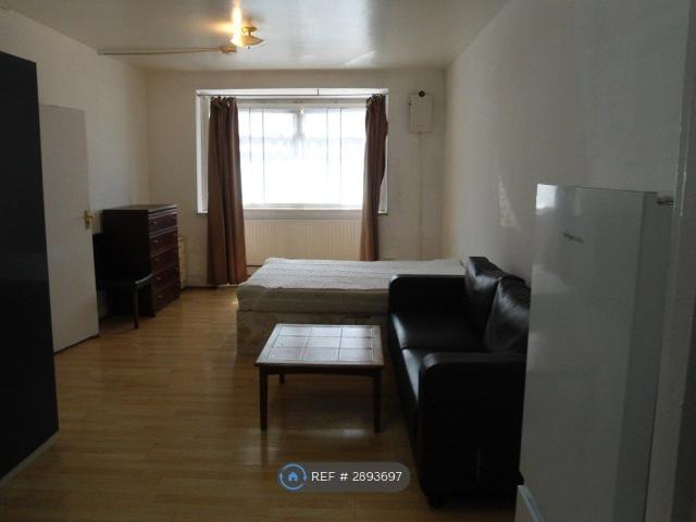 Taunton Avenue, Hounslow TW3, Studio to rent, £900 pcm | PrimeLocation