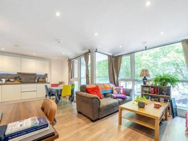 Tavern Quay, Rope Street, 2 Bedroom Apartment