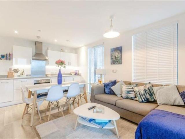 Tavernelle House, High Street, Sutton SM1, 2 bed flat to rent, £1,900 pcm | PrimeLocation