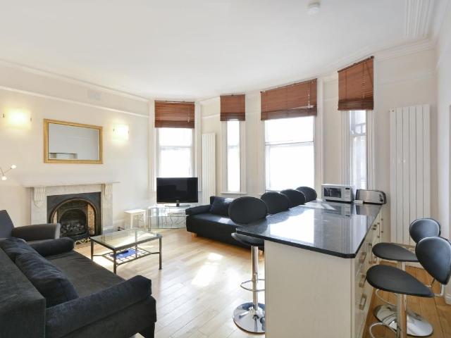 Tavistock Chambers, Bloomsbury Way, Fitzrovia, London WC1A, 2 bed flat to rent, £3,683 pcm | PrimeLocation