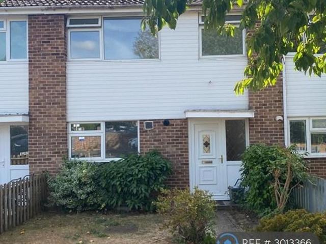 Tavistock Close, Romsey, SO51 3 bed terraced house to rent £1,550 pcm £358 pw
