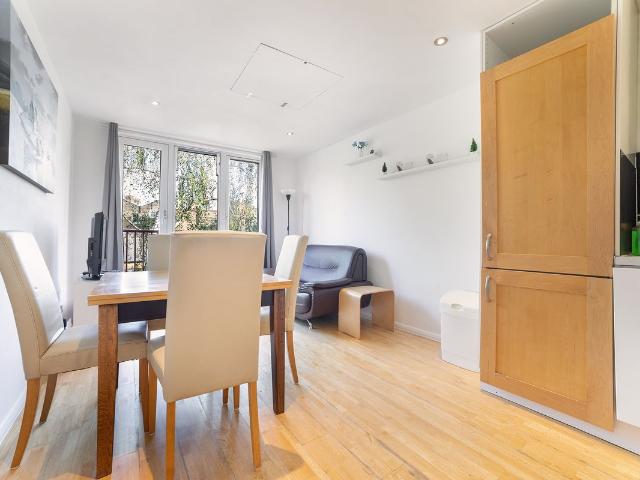 Tavistock Crescent W11, 2 bed flat to rent, £3,100 pcm | PrimeLocation