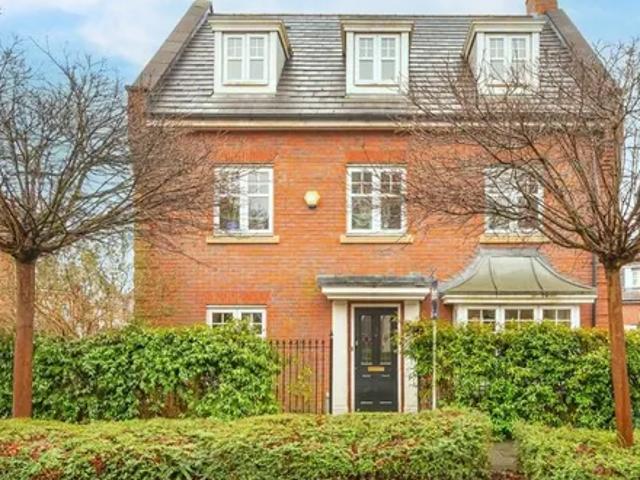 Tavistock Avenue, London, NW7 1DE, United Kingdom | 5 bed house for rent #139622901 | Rentberry