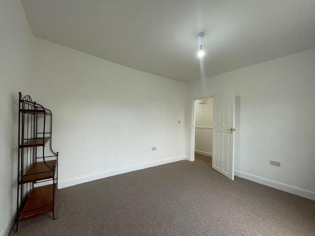Tavistock Avenue, Perivale UB6, 2 bed flat to rent, £2,000 pcm | PrimeLocation