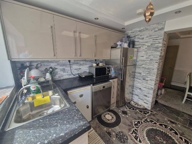 Tavistock Avenue, St. Albans AL1, 2 bed property to rent, £2,100 pcm | PrimeLocation