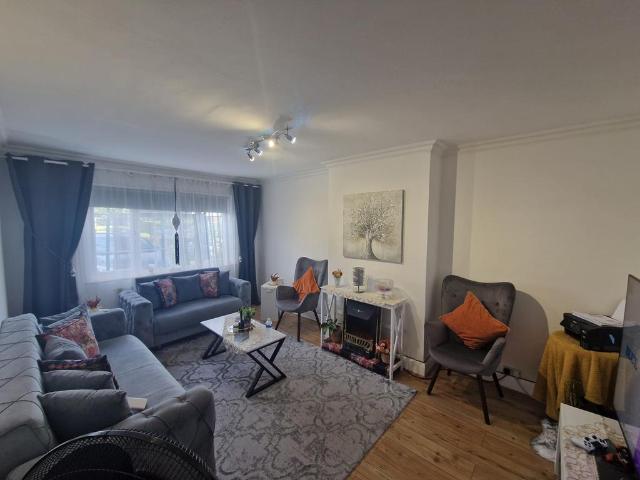 Tavistock Avenue, ST. ALBANS, AL1 2 bed property to rent £2,100 pcm £485 pw