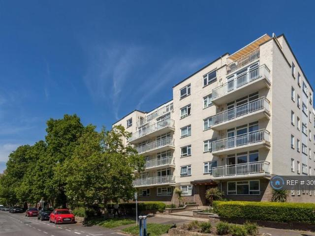 Tavistock, Eastbourne, BN21 3 bed flat to rent £1,995 pcm £460 pw