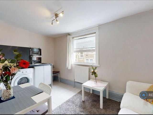 Tavistock, London, WC1H 2 bed flat to rent £3,100 pcm £715 pw
