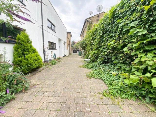 Tavistock Mews, Holloway, N19 4 bed house to rent £4,650 pcm £1,073 pw