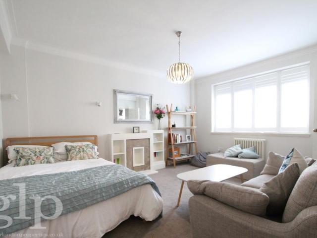 Tavistock Square, Bloomsbury, WC1H Studio to rent £1,950 pcm £450 pw