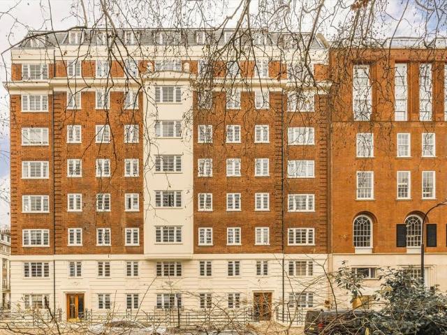 Tavistock Square, London WC1H Studio to rent £1,950 pcm £450 pw