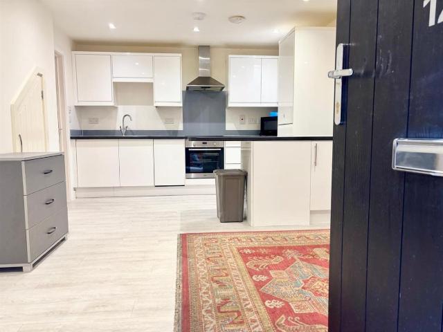 Tavistock Street, Bedford MK40, 2 bed flat to rent, £1,250 pcm | PrimeLocation