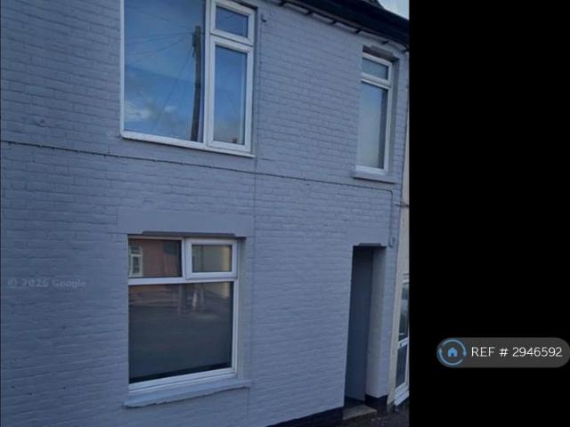 Tavistock Street, Bletchley, Milton. 4 bed terraced house to rent £1,575 pcm £363 pw
