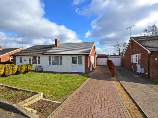 Tavistock Road, Cambridge, CB4 2 bed bungalow to rent £1,450.