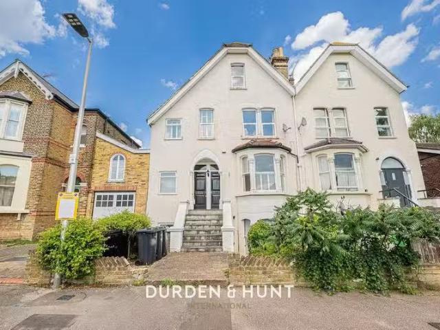 Tavistock Road, South Woodford, E18 1 bed apartment £400,000