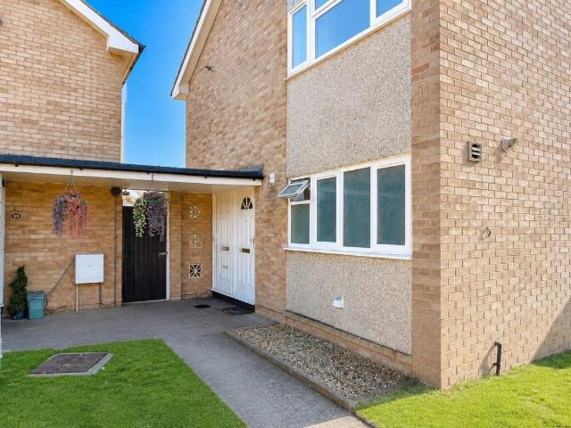 Tavistock Walk, Aylesbury HP20, 2 bed maisonette to rent, £1,350 pcm | PrimeLocation