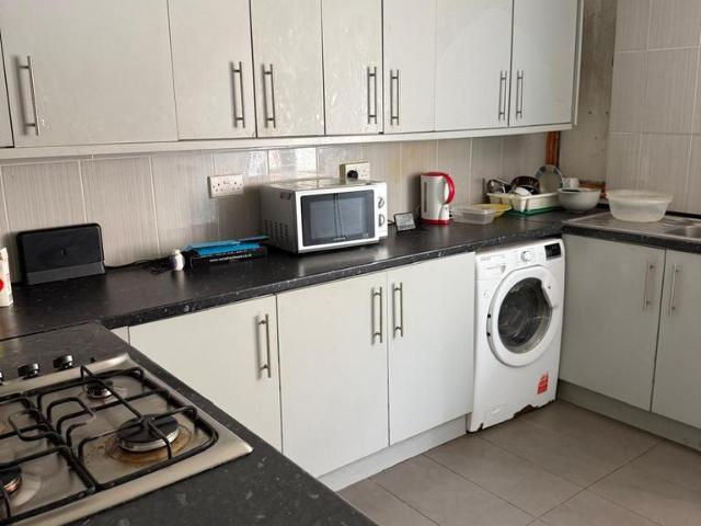 Tawney Road, Thamesmead, London. 3 bed end of terrace house to rent £2,400 pcm £554 pw