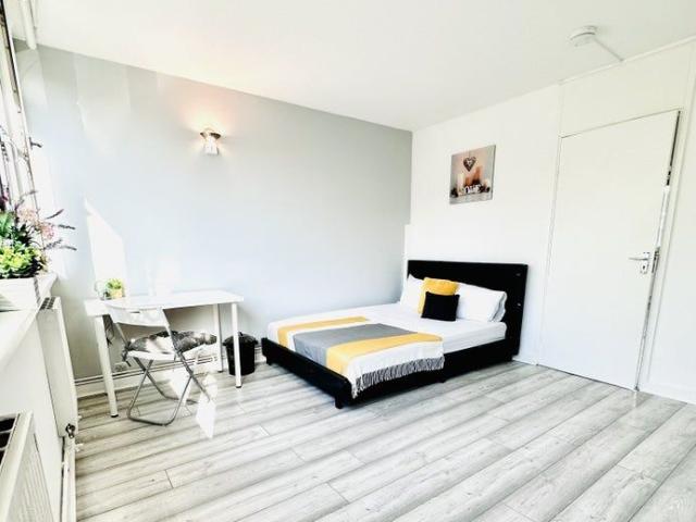 Tawny Way, London SE16, Room to rent, £899 pcm | PrimeLocation