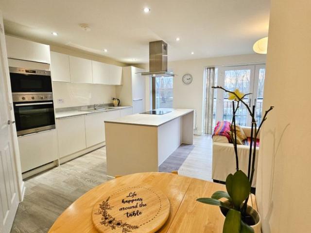 Tawny House, Lakeside DN4, 2 bed flat to rent, £1,250 pcm | PrimeLocation