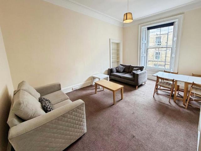 Tay Street, Polwarth, Edinburgh, EH11 4 bed flat to rent £2,730 pcm £630 pw