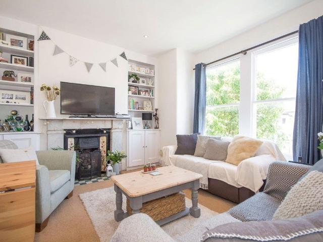 Taybridge Road, Battersea SW11, 2 bed flat to rent, £2,400 pcm | PrimeLocation