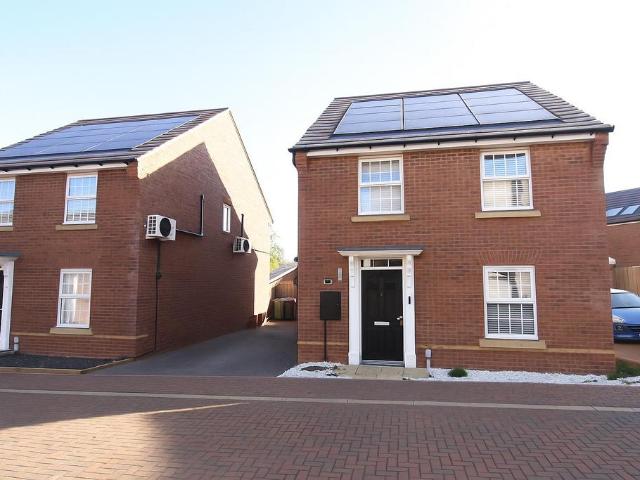 Taylor Close, Eaton Leys, MK17 4 bed detached house to rent £2,150 pcm £496 pw