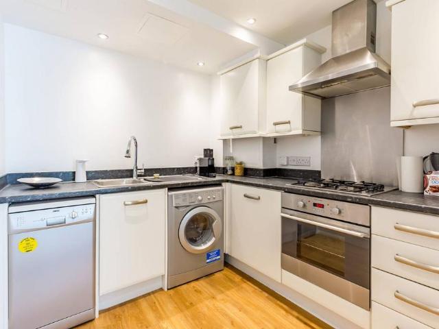 Taylor House, E14, Westferry, London. 1 bed flat to rent £2,750 pcm £635 pw