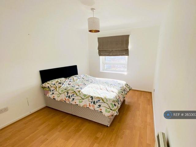 Taylor Place, Glasgow, G4 2 bed flat to rent £1,230 pcm £284 pw