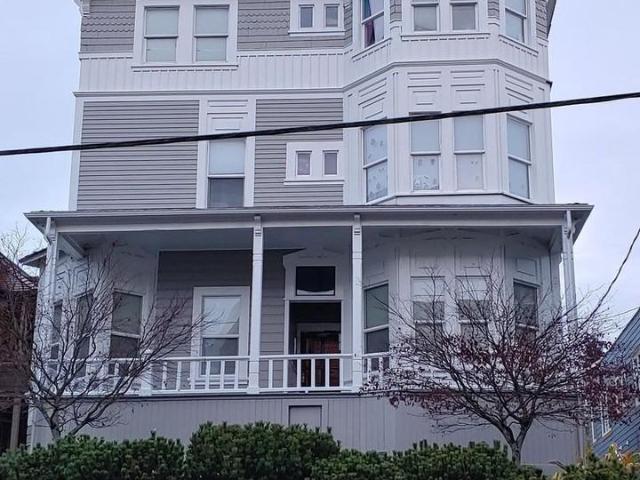Taylor Place Property Studio Apartment for Rent at 1543 Exchange St, Astoria, OR 97103