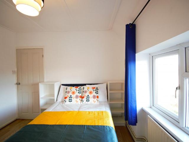Taylors Green, London W3, Room to rent, £845 pcm | PrimeLocation