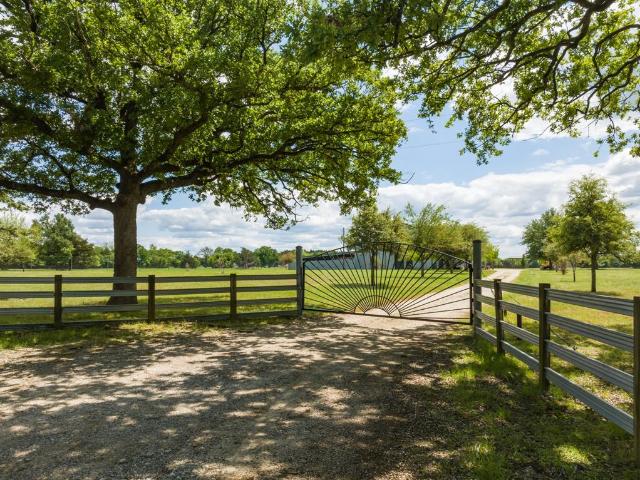 920 St Mexia, TX 76667 | MLS #21017 | Compass