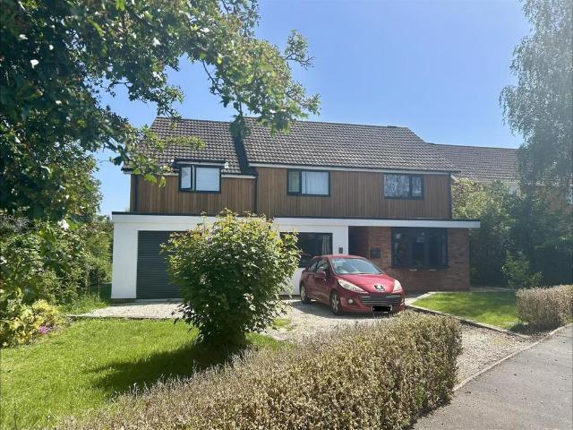 Teme Avenue, Malvern 5 bed detached house to rent £2,250 pcm £519 pw