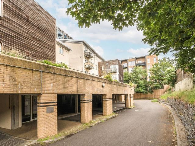 Temeraire Place, Brentford TW8, 2 bed flat to rent, £2,102 pcm | PrimeLocation