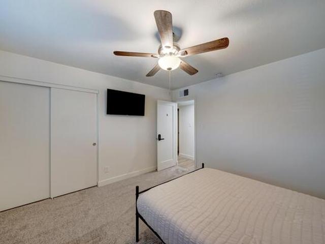 Tempe House with Dining area. Newly renovated & comfortable