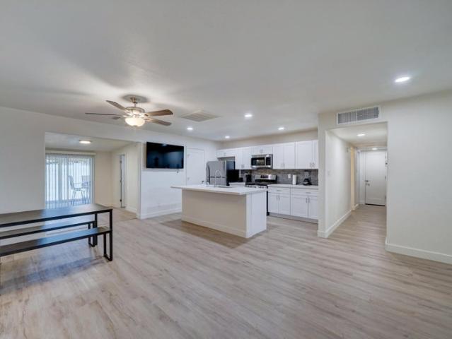 Tempe House with Dining area. Newlyrenovated & com