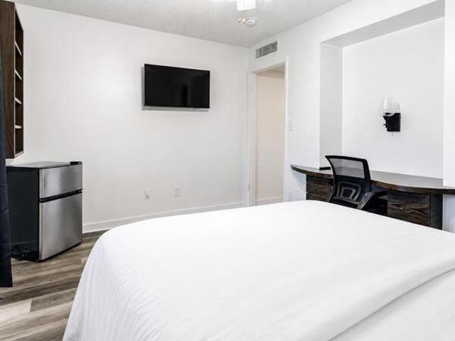 Tempe Oasis: All Inclusive | Fully Furnished Rooms Near ASU & Transit
