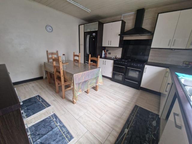 Tempest Road, Room 2, Leeds LS11, Room to rent, £550 pcm | PrimeLocation
