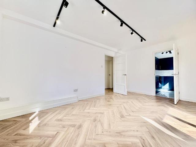 Temple Court, HERTFORD 2 bed maisonette to rent £1,600 pcm £369 pw