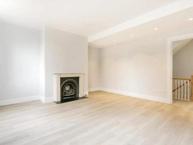 Temple Close, Finchley, London, N3