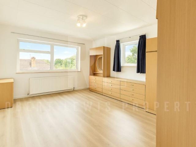 Temple Close, London N3, 2 bed flat to rent, £2,075 pcm | PrimeLocation